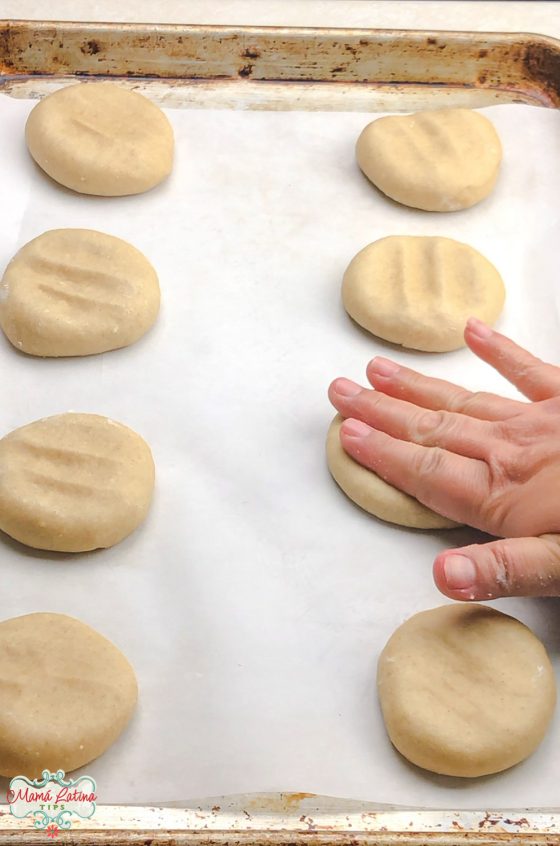 Santa Claus Concha Recipe • Mama Latina Tips