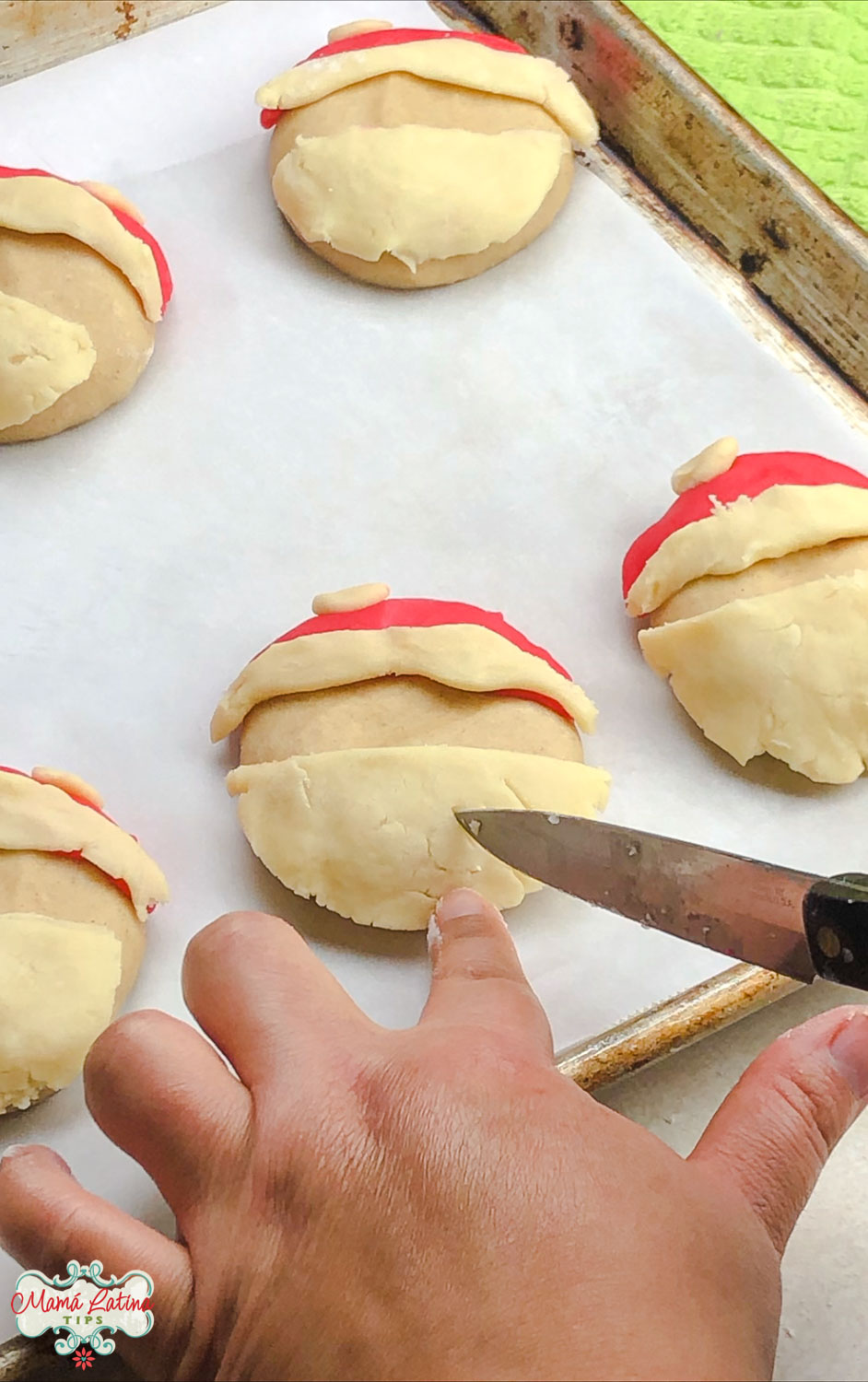 Santa Claus Concha Recipe • Mama Latina Tips