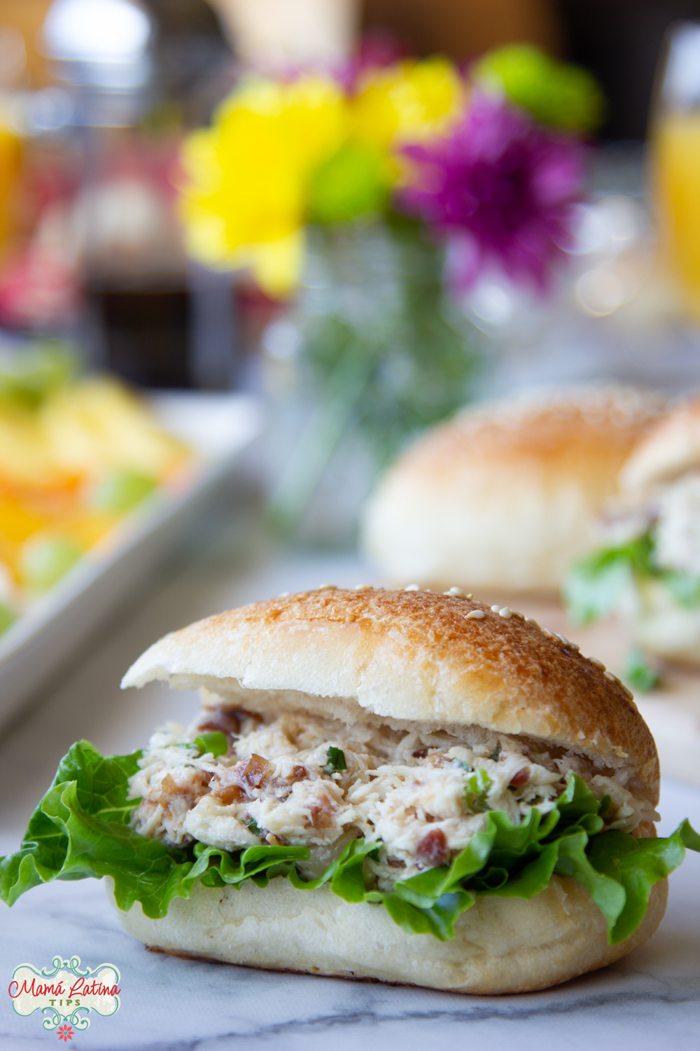 Sandwiches de Ensalada de Pollo con Tocino, Dátiles, y Macadamias ...